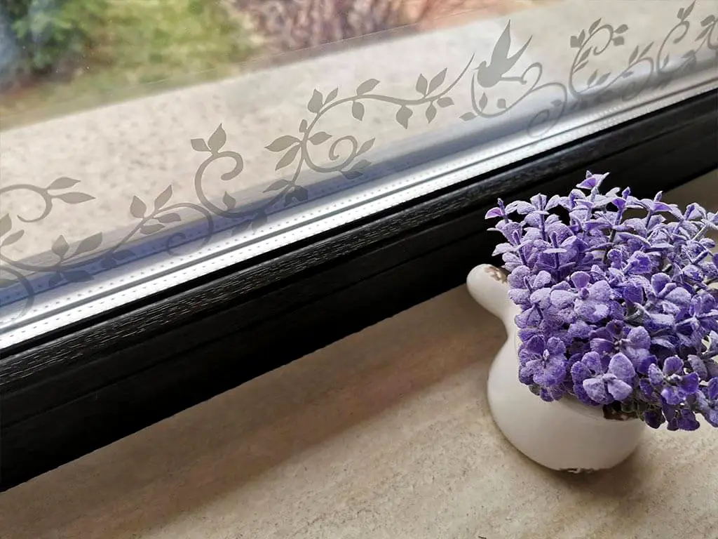 Sticker geam, model romantic, elegant, de culoare alba, brand Folina